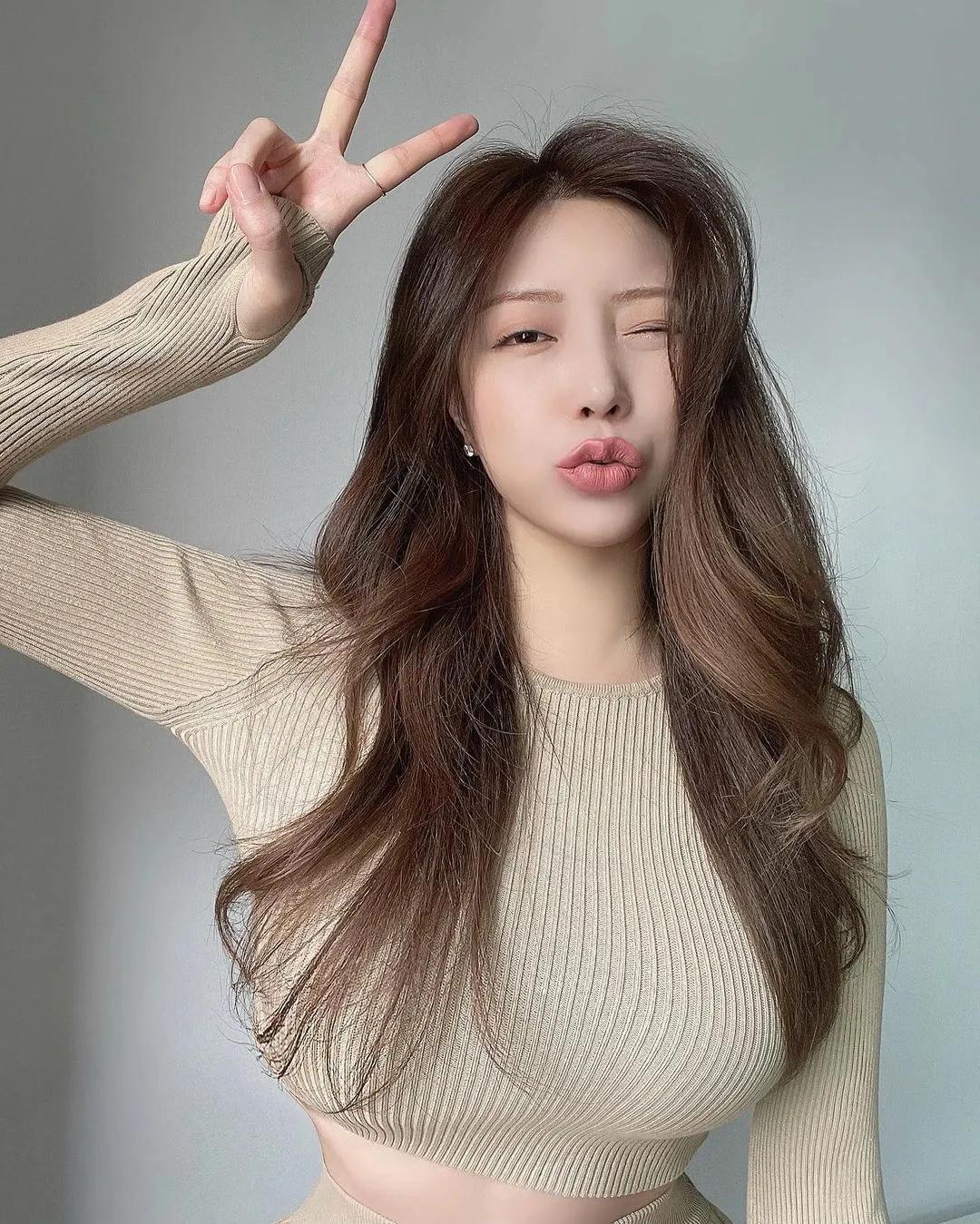 South Korea's first supermodel Sumei, with a "sensual body" full of ...