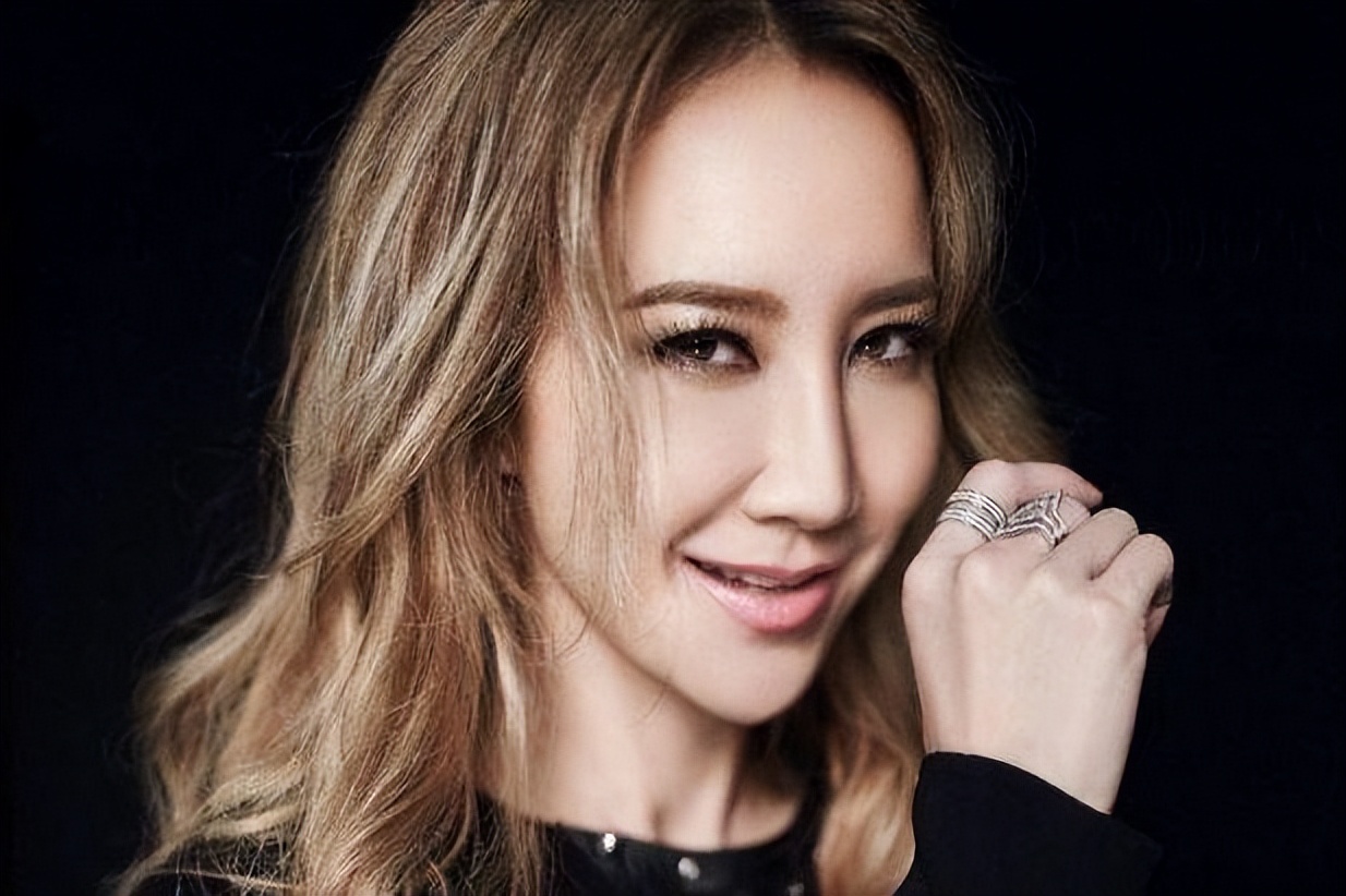 Resurrection is useless! Singer Coco Lee committed suicide and passed ...