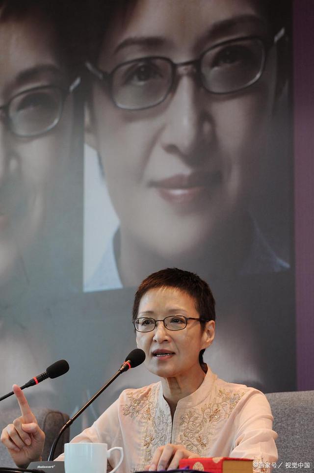 Intimate photo of beautiful writer Hu Yinmeng and ex-husband Li Ao's ...