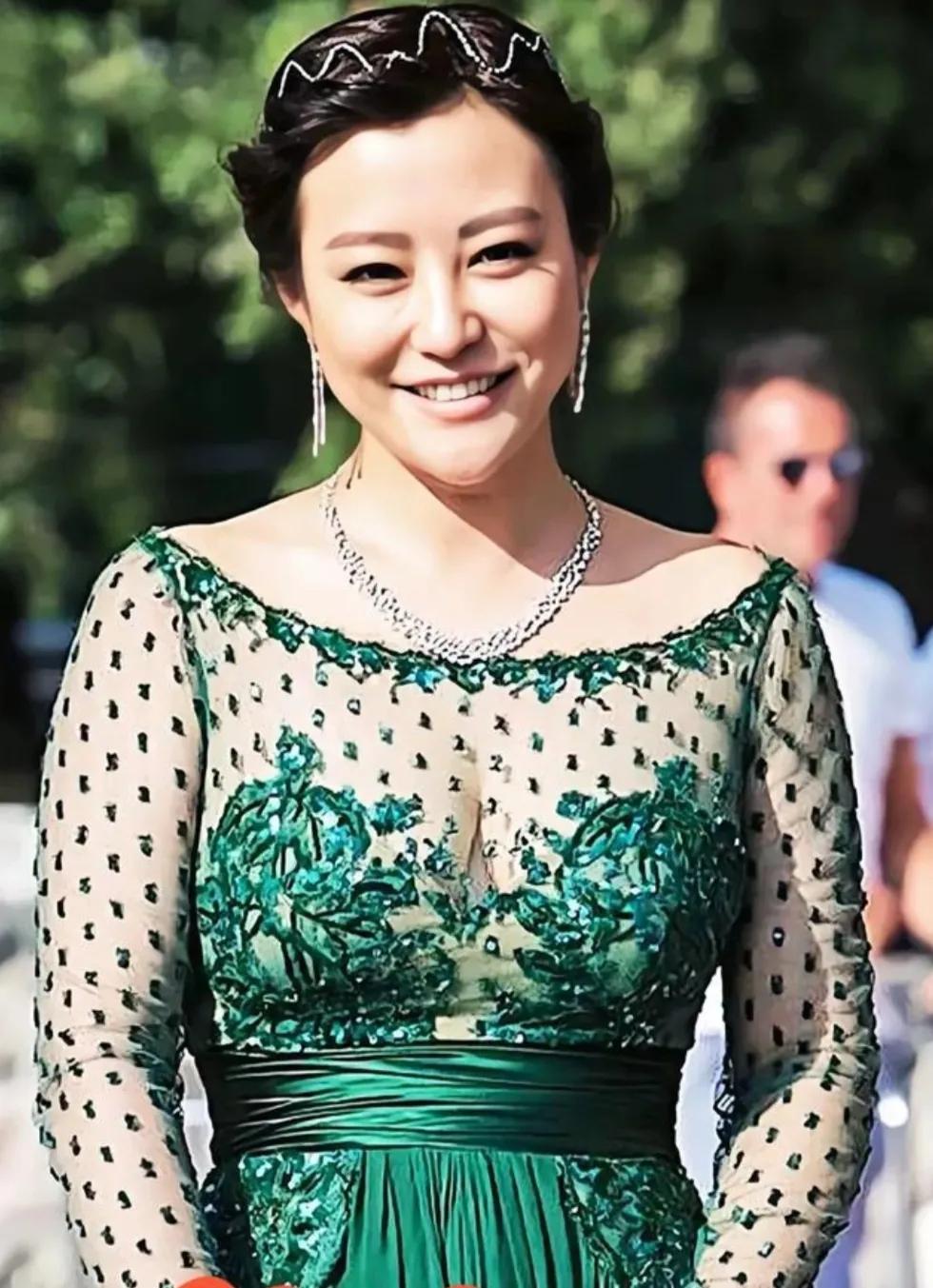 Sexy, charming and colorful Hao Lei photo - iNEWS