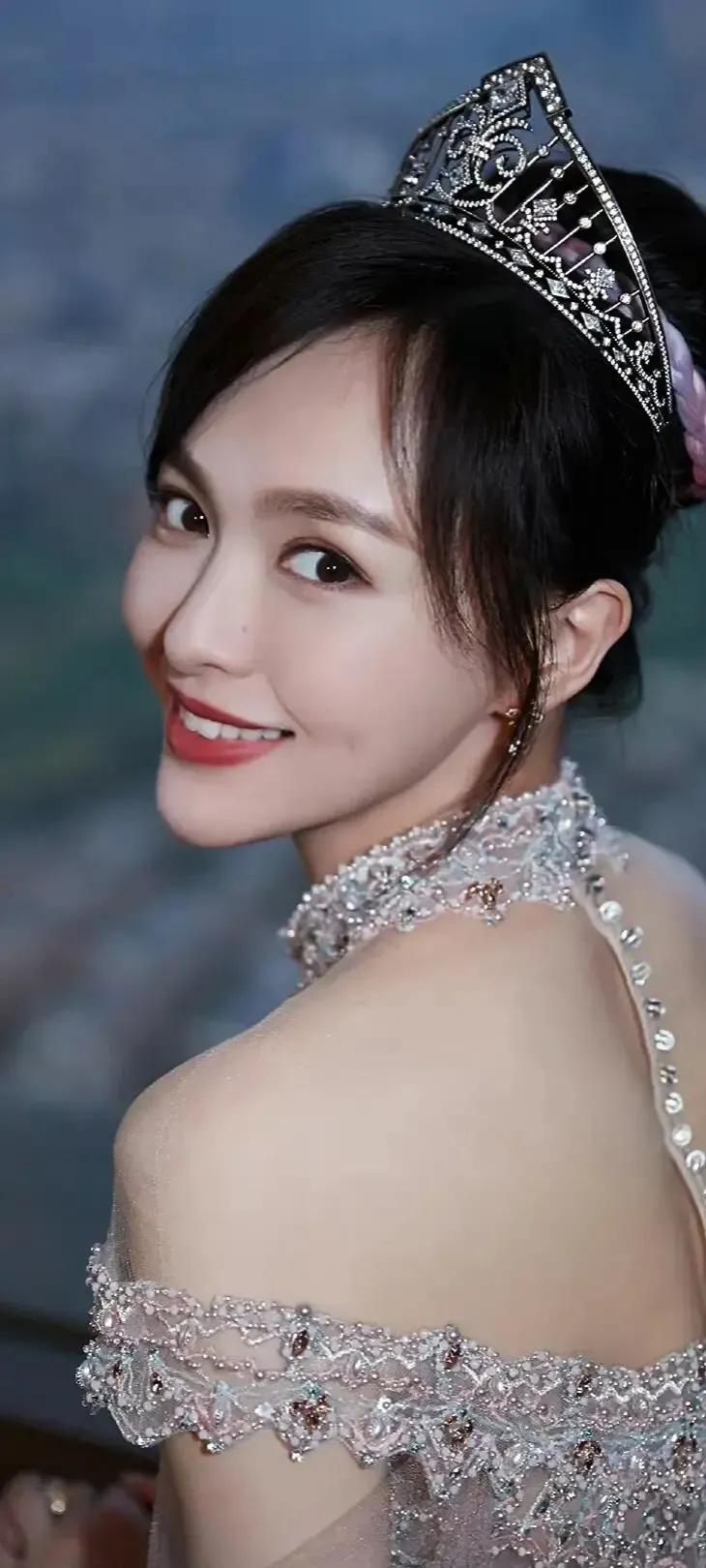 Tang Yan's beautiful picture - iNEWS
