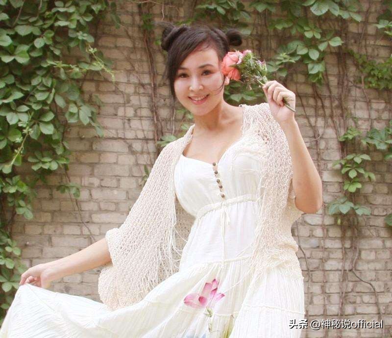 Painter Li Zhuangping treats his 19-year-old daughter as a "naked model ...