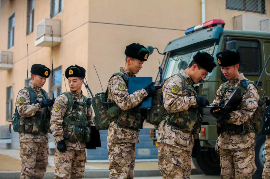 The 21-style training uniform of the armed police was put on - iNEWS