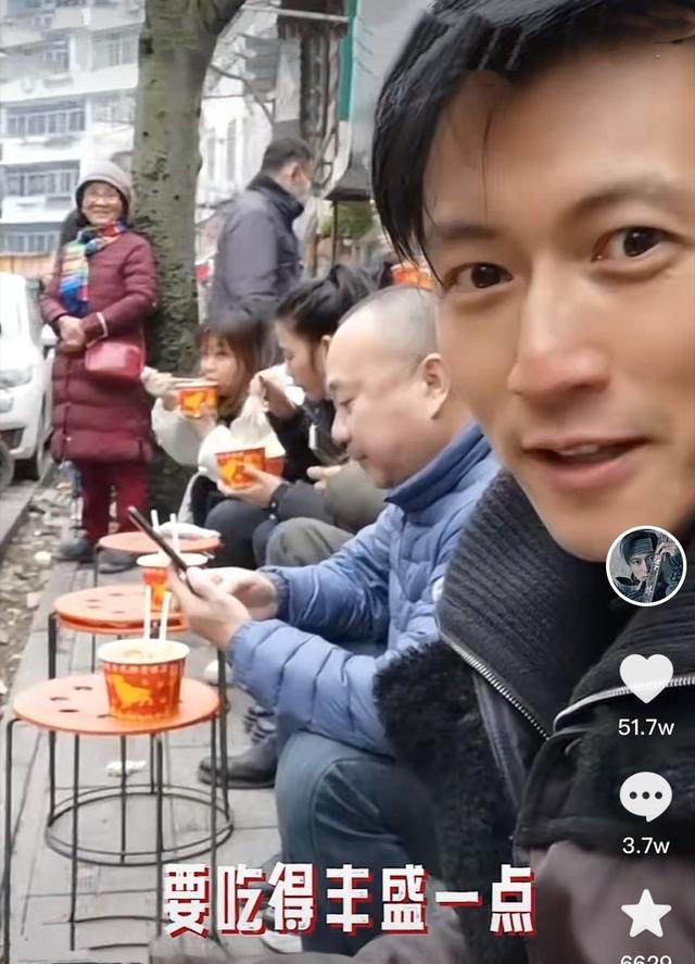 Nicholas Tse eats the first meal of the New Year, hot dry noodles with ...
