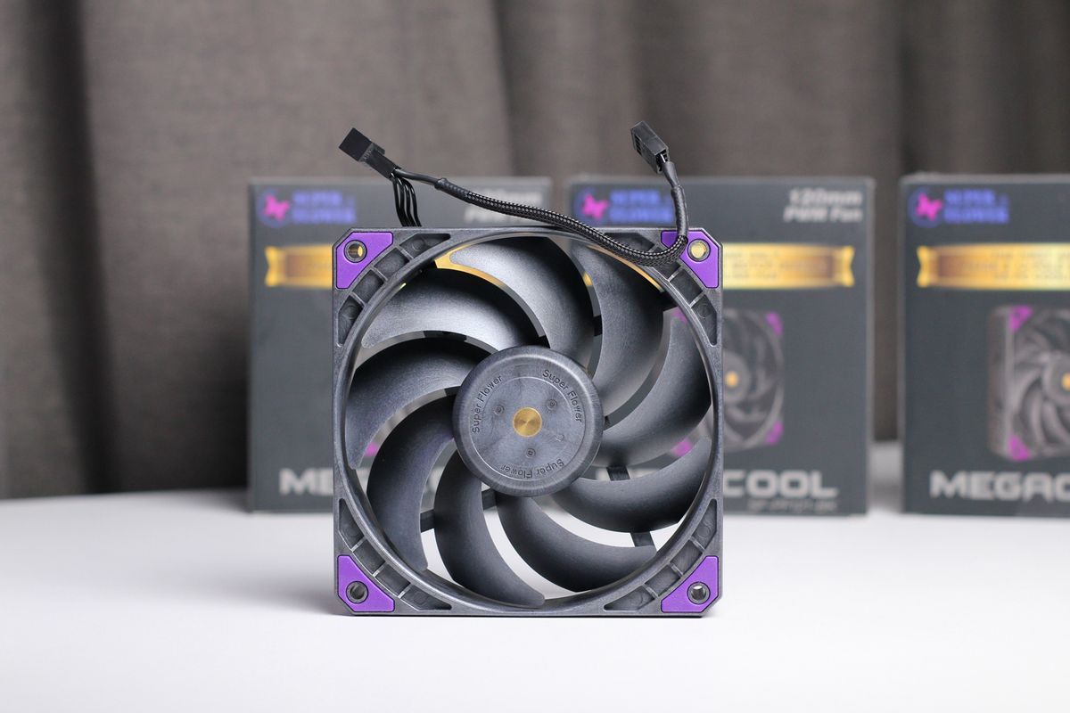 出道即巔峰？3300轉 + 三相十二極馬達 - 振華 巨風MEGACOOL 風扇首發 - 資訊咖