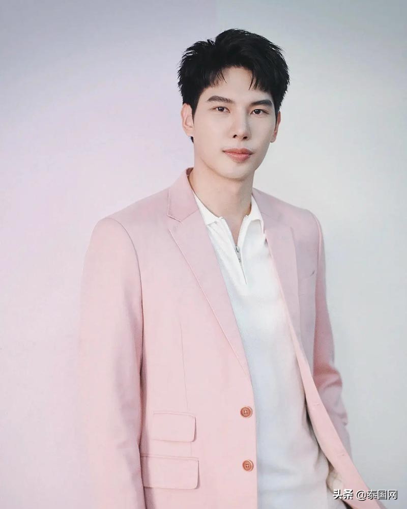 Thai star Max breaks up with Mook - iNEWS