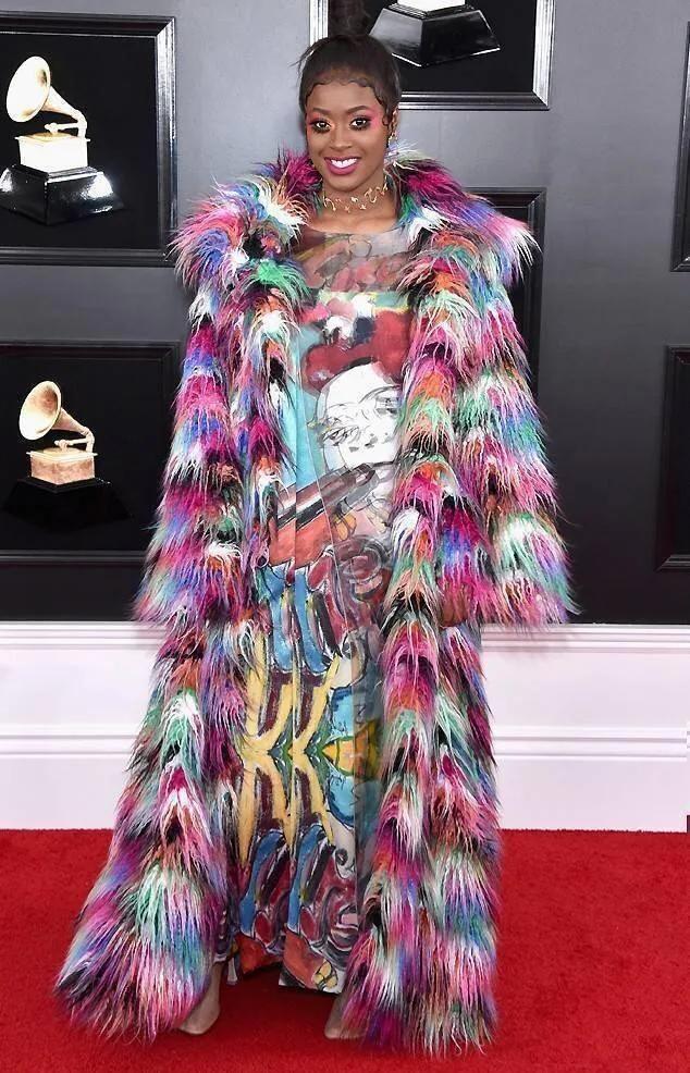 Check out the celebrities walking on the red carpet, eye-catching ...