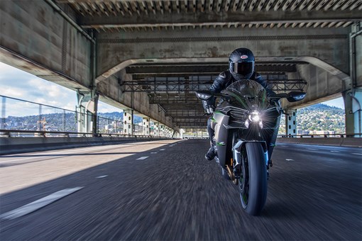 Kawasaki Ninja H2 launched! Equipped with a supercharged inline four ...