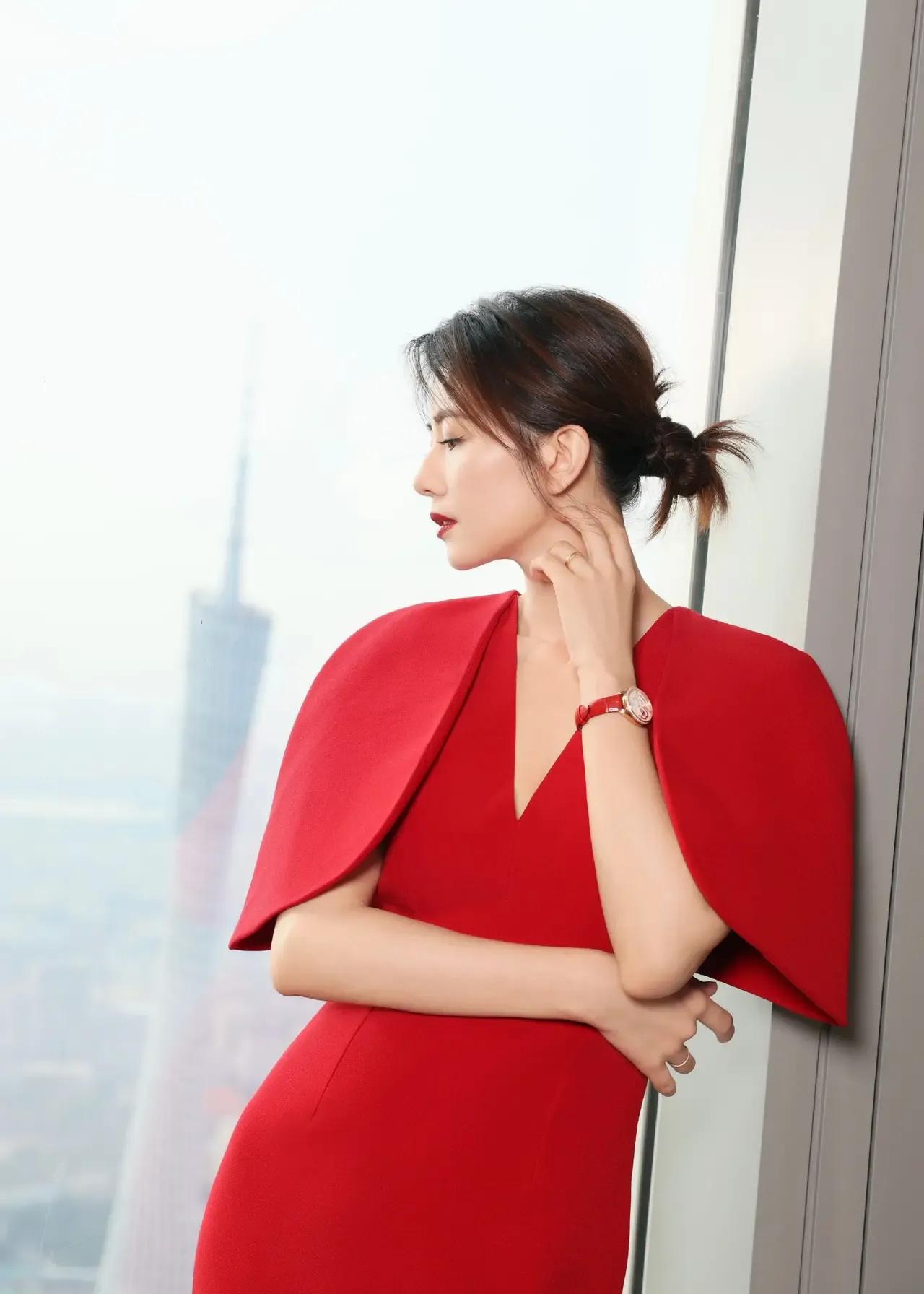 Gao Yuanyuan stunning red - iNEWS
