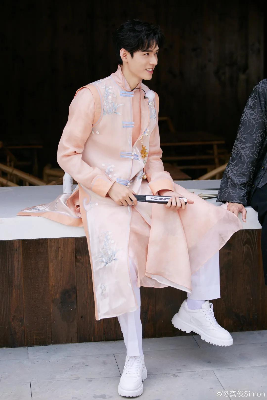 Famous actor, Boss Gong of Liyuan comes on stage - iNEWS