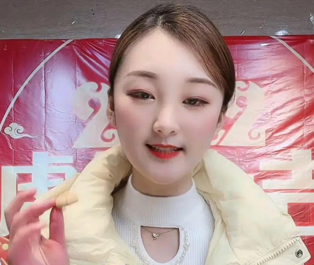 Coat brother and Coat sister-in-law have a haggard face in a recent ...