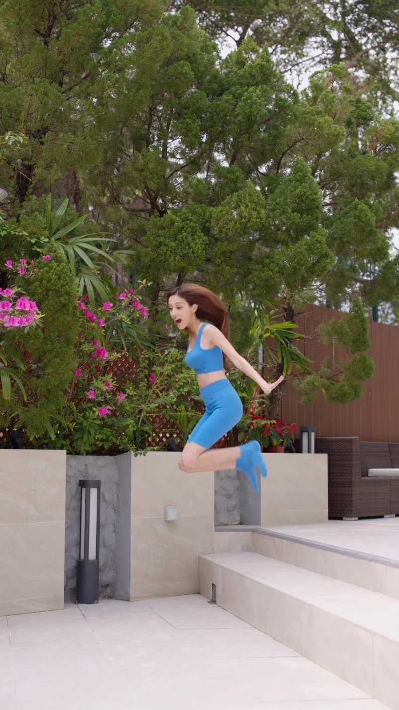 A quick look at Chen Kailin's new yoga photos "without shirts" frightened netizens. - iMedia