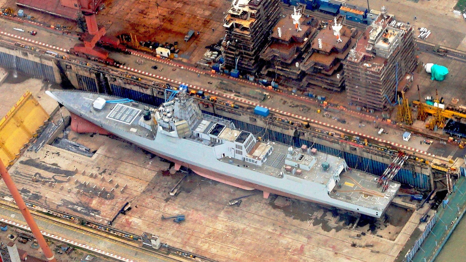 8 vs. 3, the horizontal comparison between the Chinese Type 055 ...