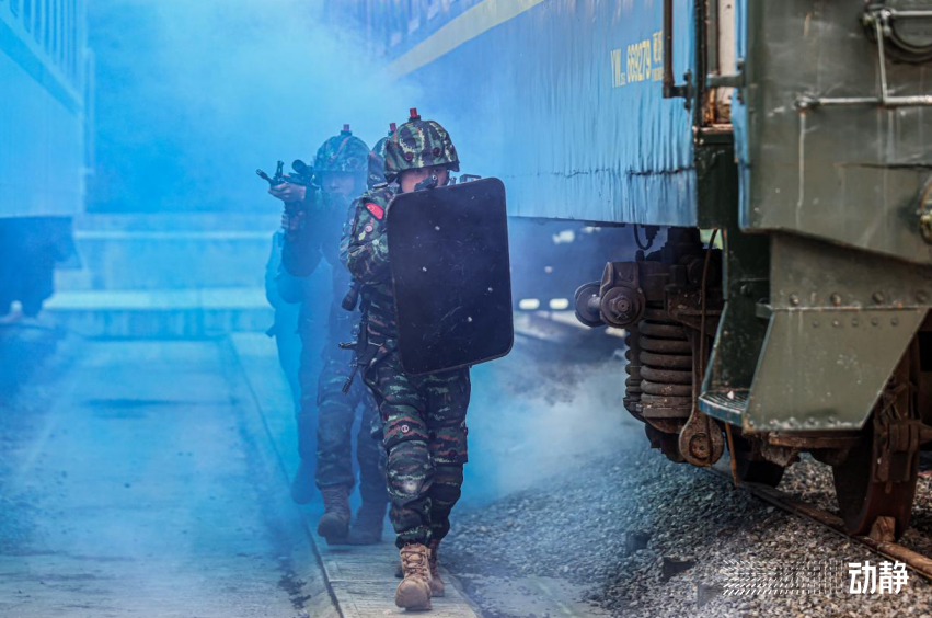 The sword is out! Directly hit the actual combat anti-terrorism drill ...