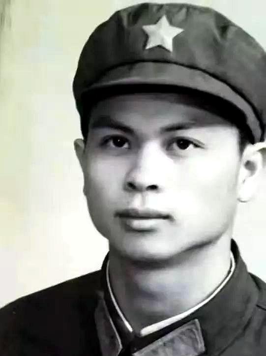 An absurd scene on the battlefield in 1979: the deputy instructor was ...