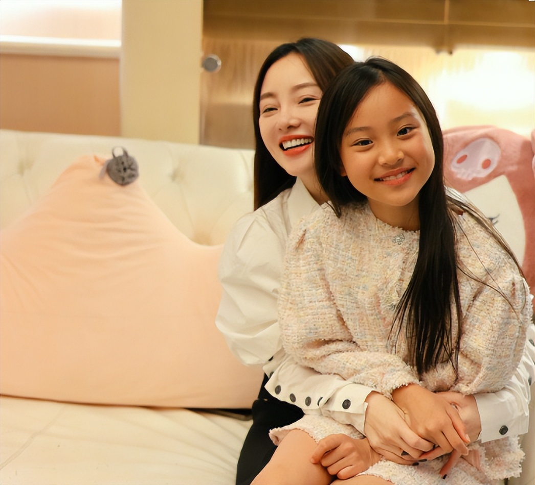 41-year-old Li Xiaolu and 65-year-old mother Zhang Weixin are in the ...