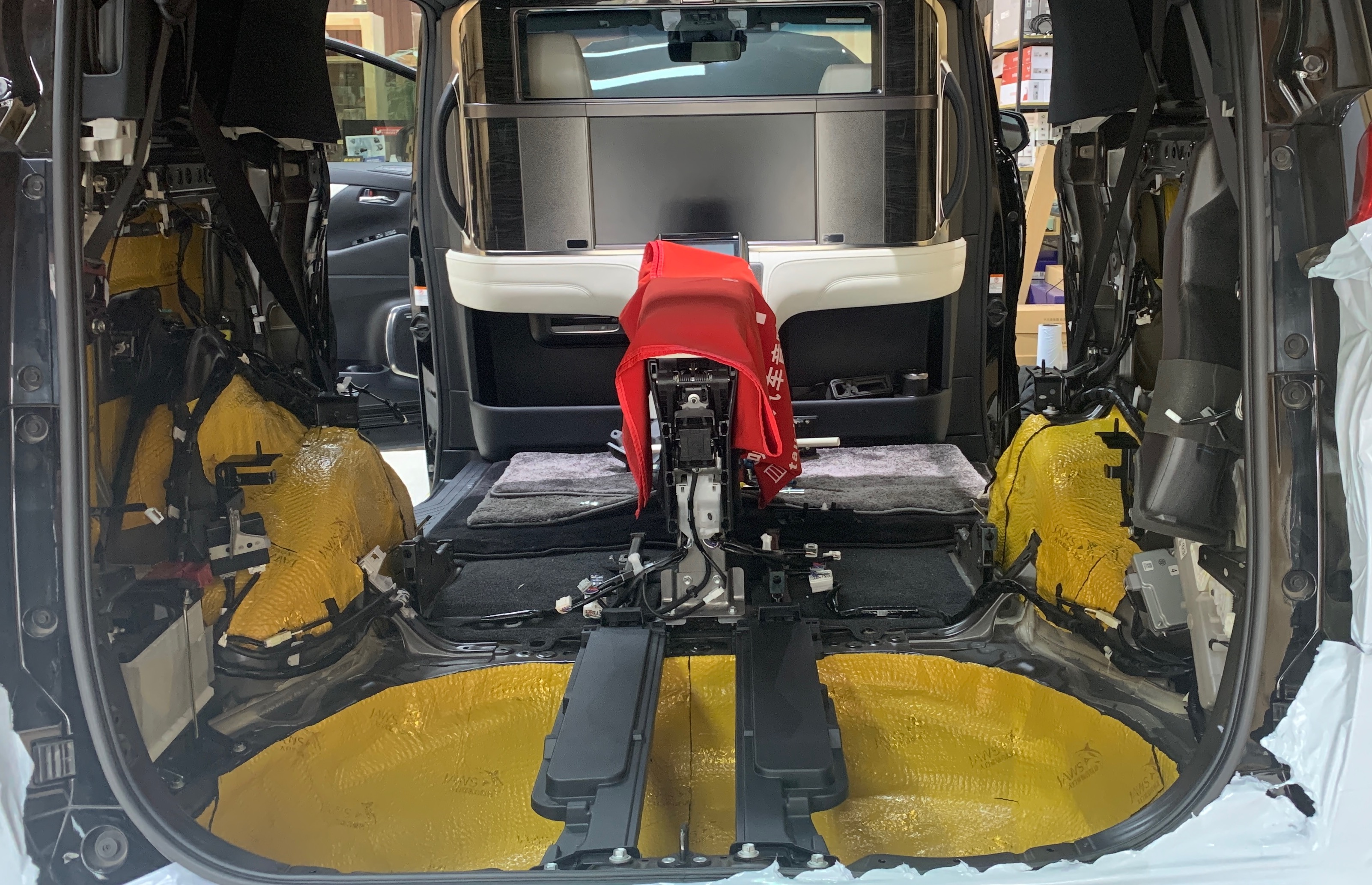 Lexus LM350H car sound insulation modification exquisite life - iNEWS