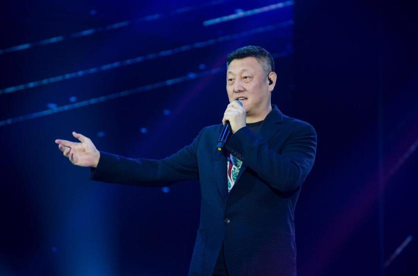 Singer Han Lei: Chasing 16-year-old "Flower of the Grassland" with gray ...
