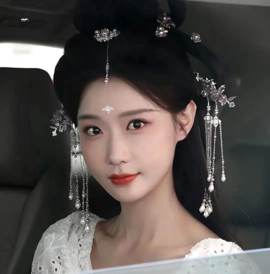 Both dramas have male protagonists, "Da Feng The Watcher" versus "Celebrating More Than Years 2 ...