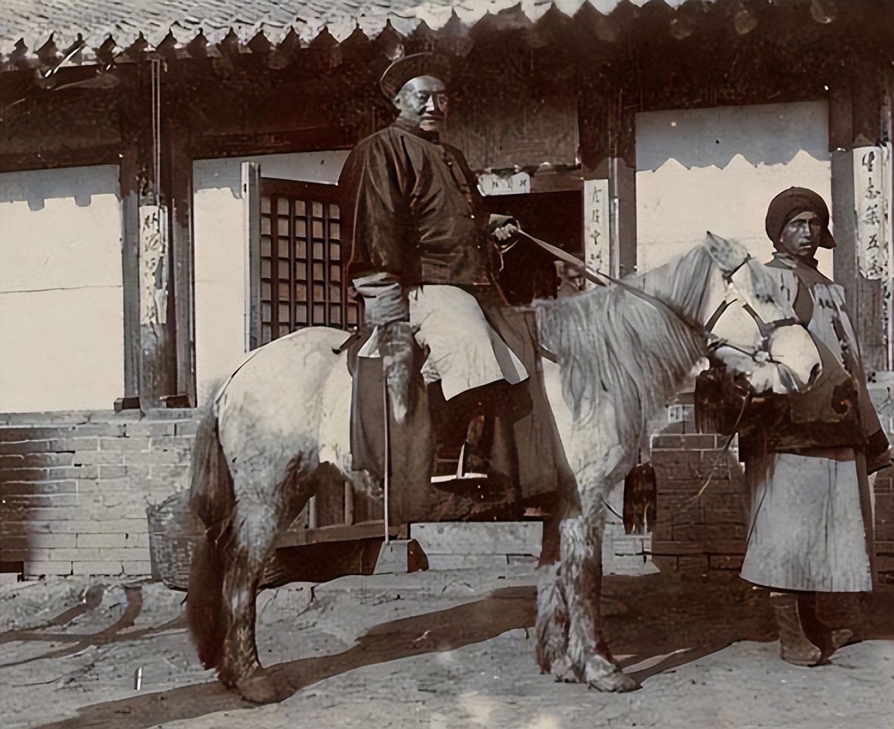 What does the "soldier, ding, pawn and brave" on the chest of the Qing ...