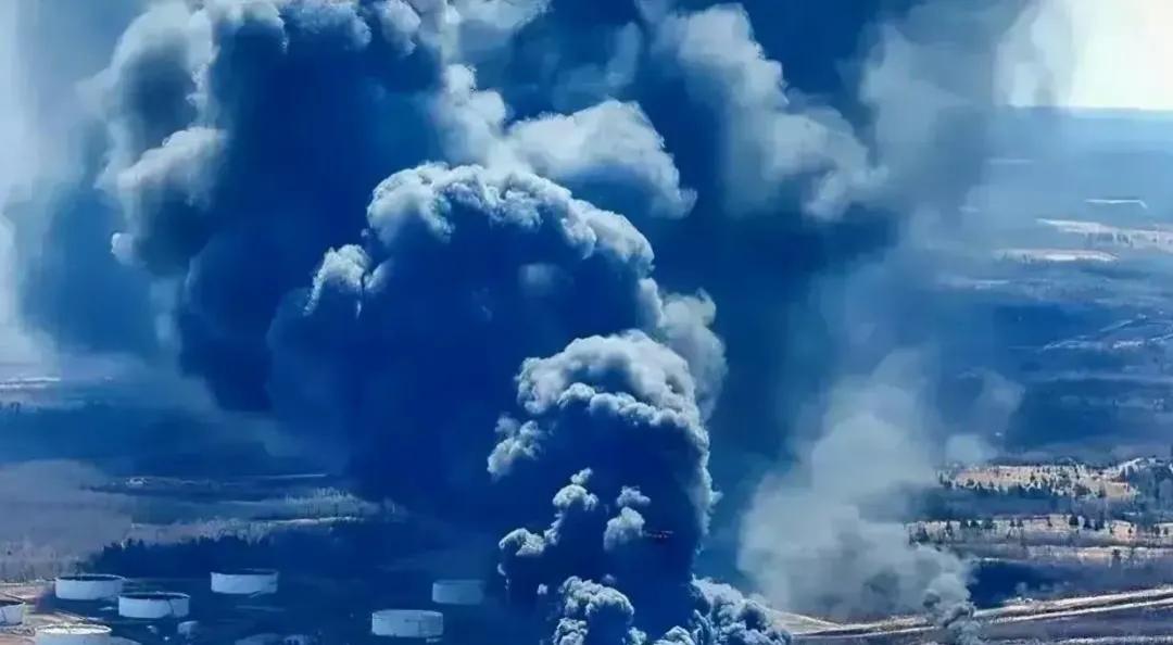 Big news: a huge explosion occurred at an oil plant in the United ...