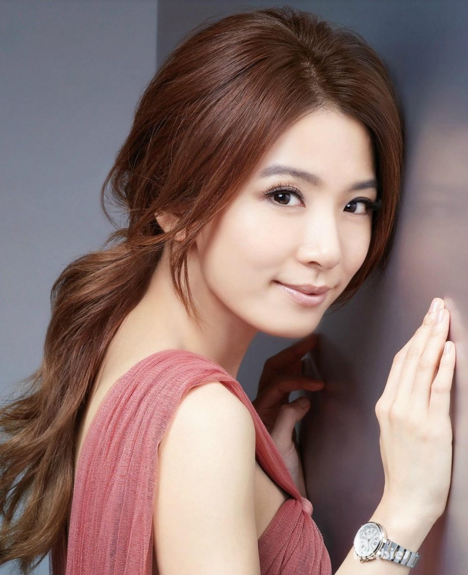 Hebe Tien is sultry again, wearing a pink dress to look tender, the ...