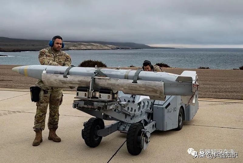 The Ukrainian Air Force uses ADM-160 decoy bombs - iMedia