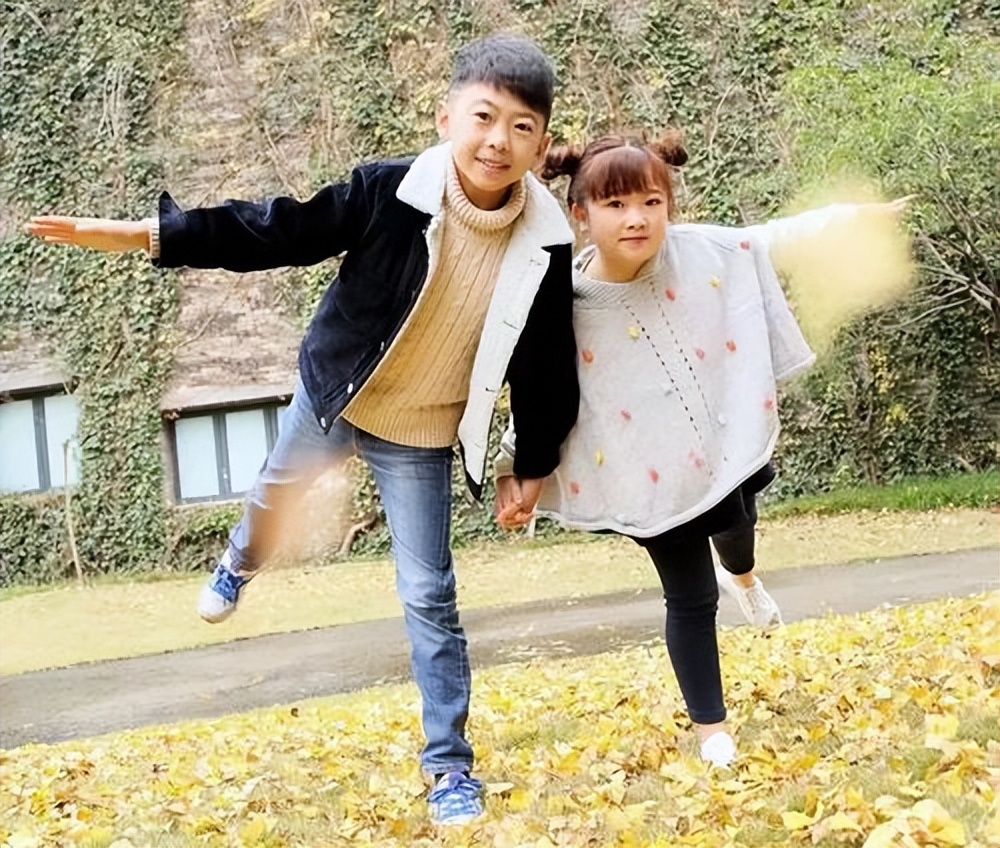 The 20-year-old is only 90 centimeters tall, not afraid of strange eyes ...