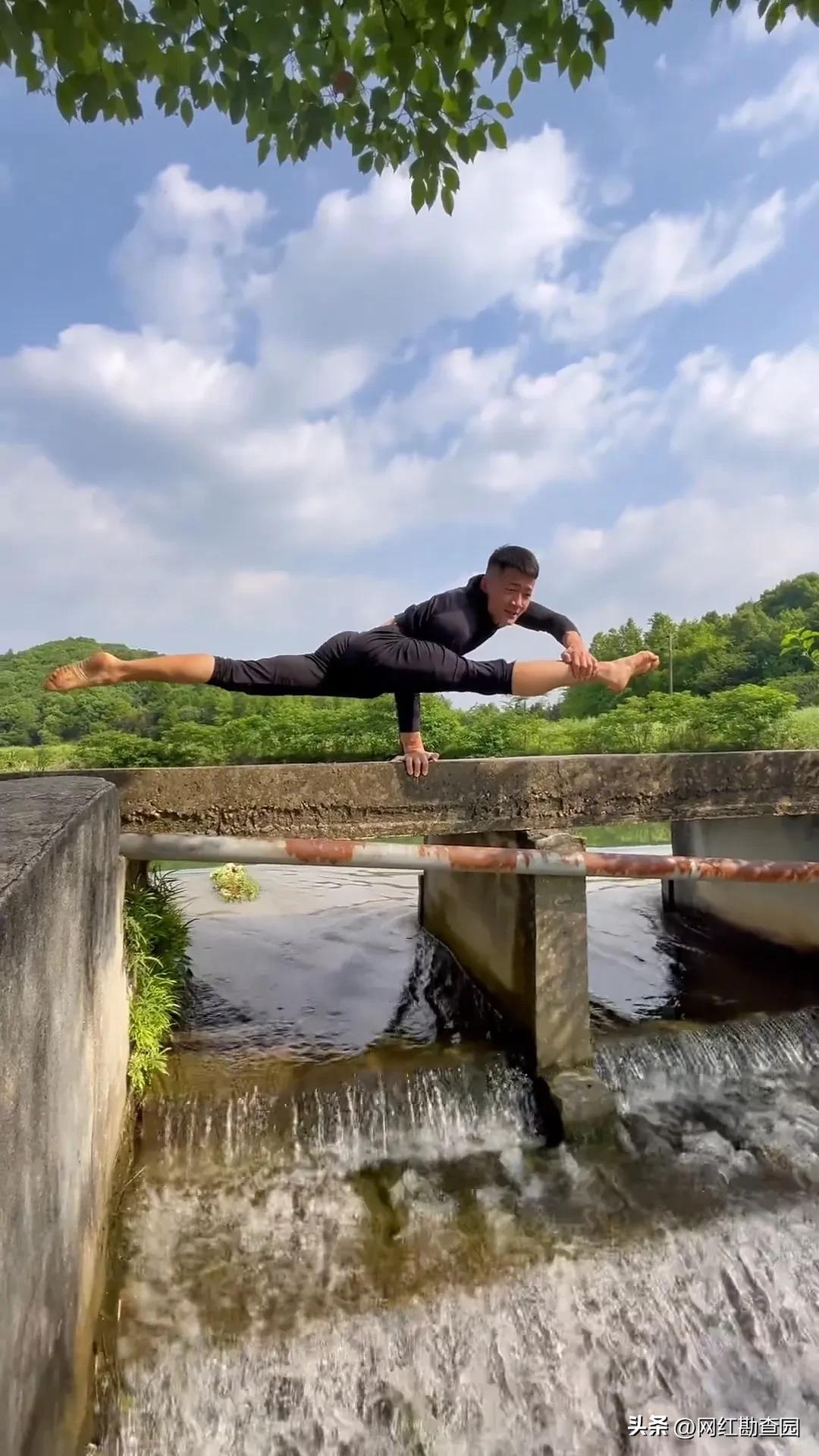Li Zhenyu: The softest man in the whole network, the yoga master is ...