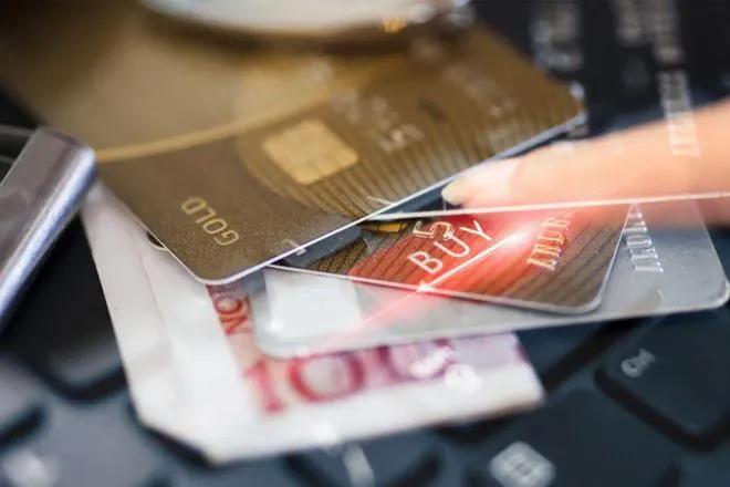 Should the bank card without money be "kept" or "cancelled"? Thanks to ...