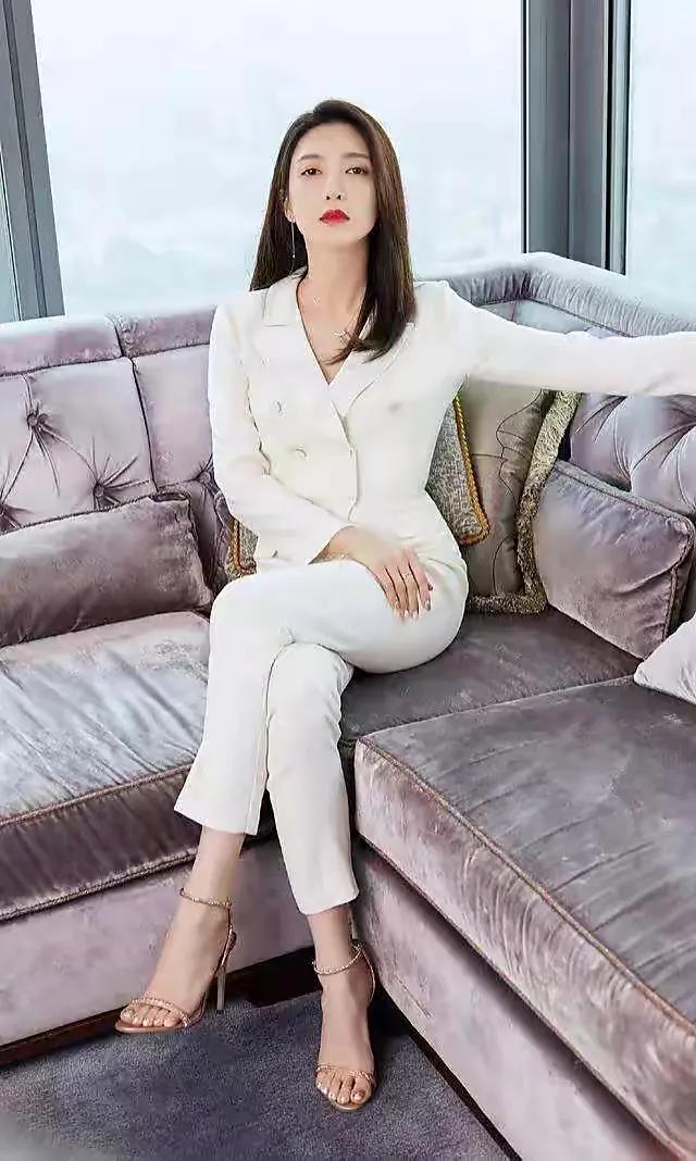 Jiang Shuying has a gentle and attractive appearance. She has strong ...