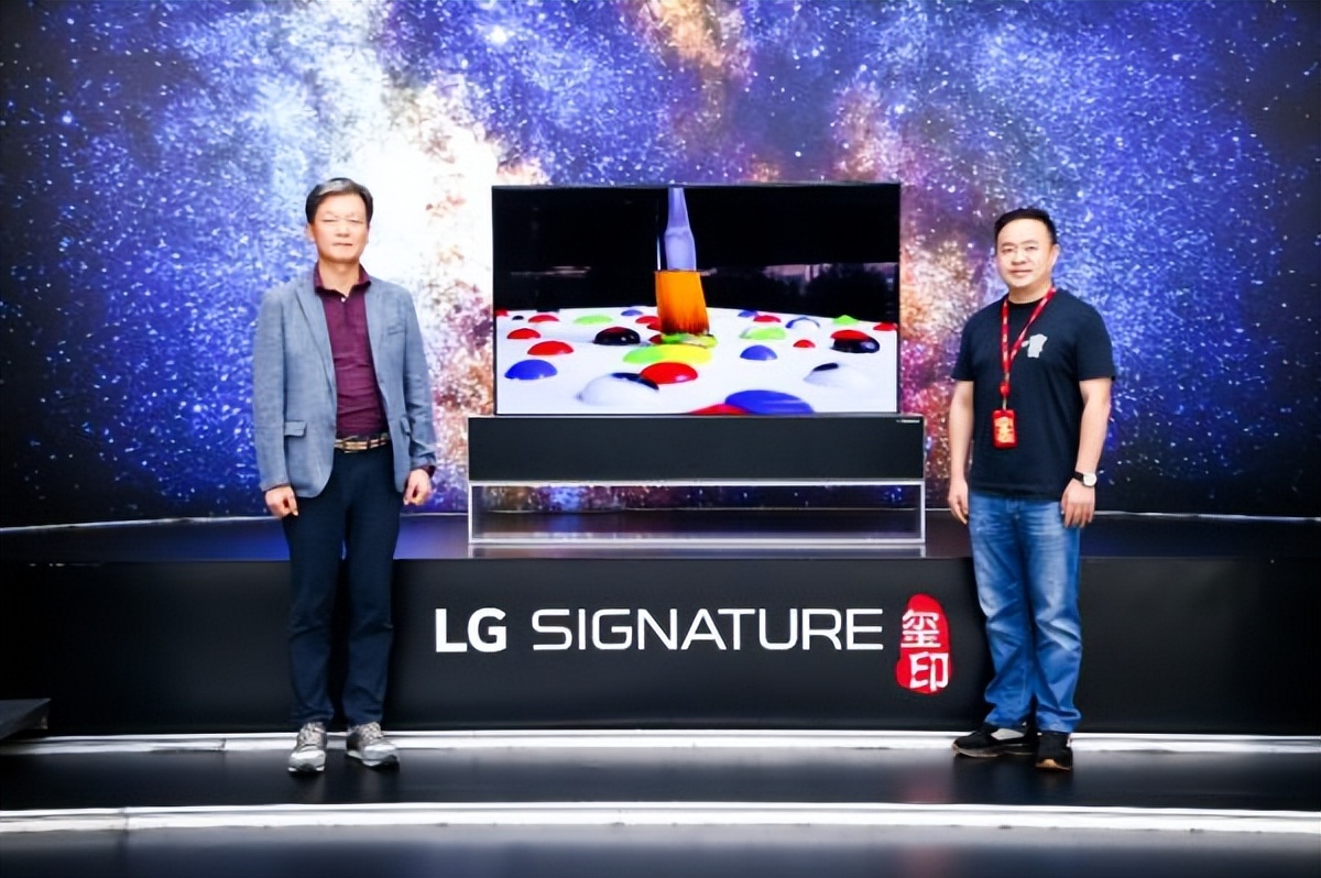 LG's World's First High-End Seal Series Reel TV R1 Comes Out - iNEWS