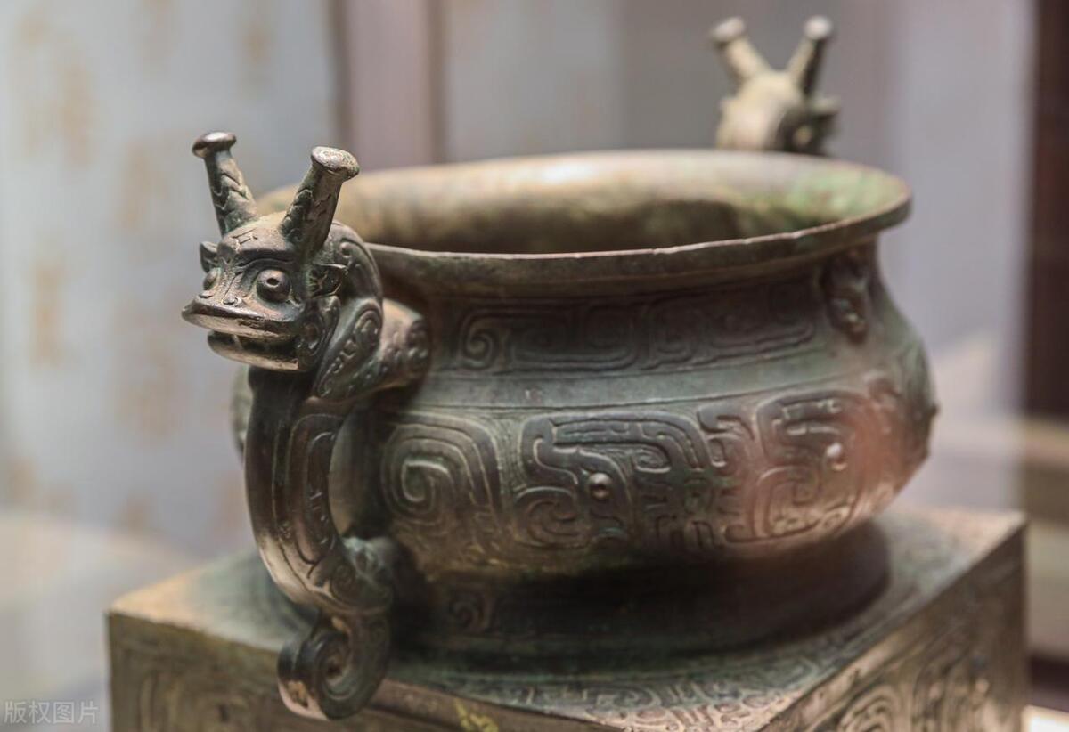 The thirty-two-character inscription on the Li Gui reveals the dusty ...