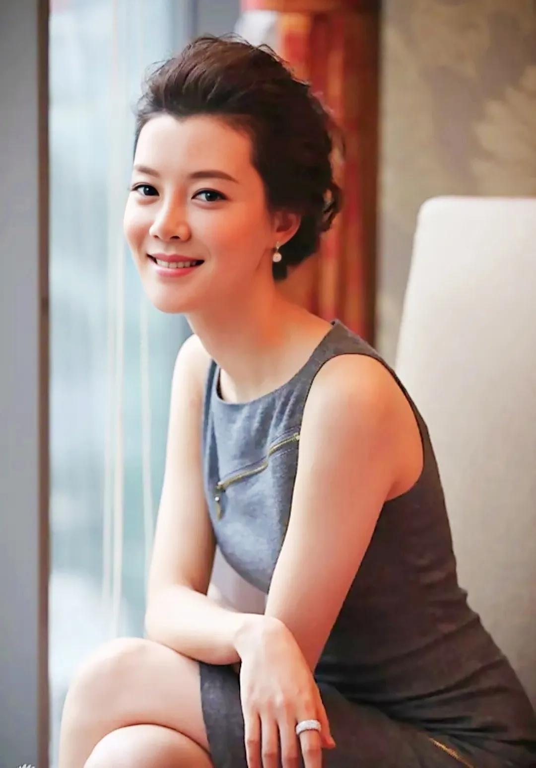Intellectual beauty: Che Xiao - iNEWS