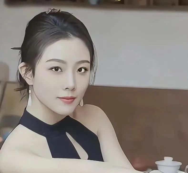 Dong Sizhen's love and career double harvest, commercial value is recognized, Hu Jiyong's status ...