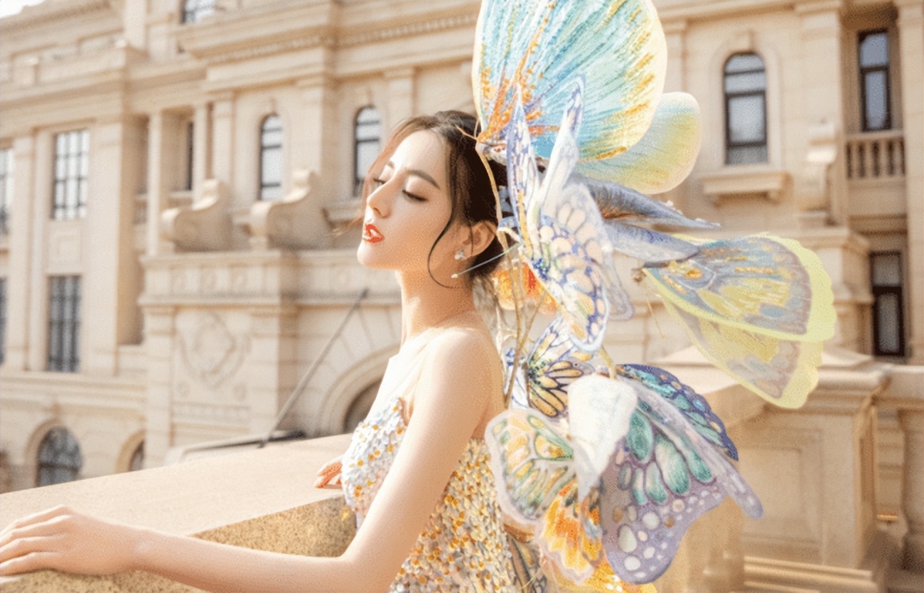 The facial features are like men acting in ancient costumes. These 8 ...