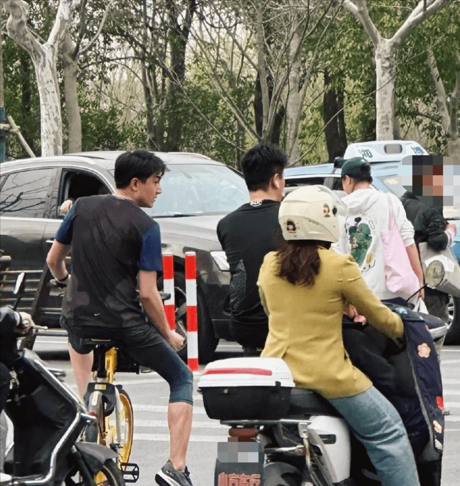 Lin Gengxin travels in a yellow car, Liu Haoran turns into a chasing boy, and Li Xian feels a ...