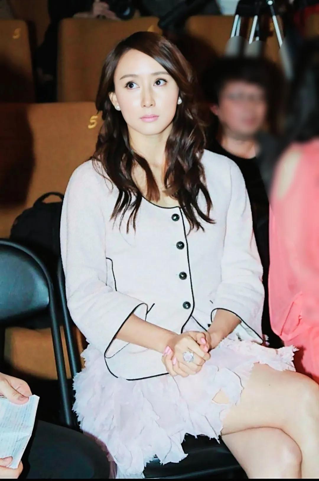 Appreciation of beautiful photos of Hu Jing - iNEWS