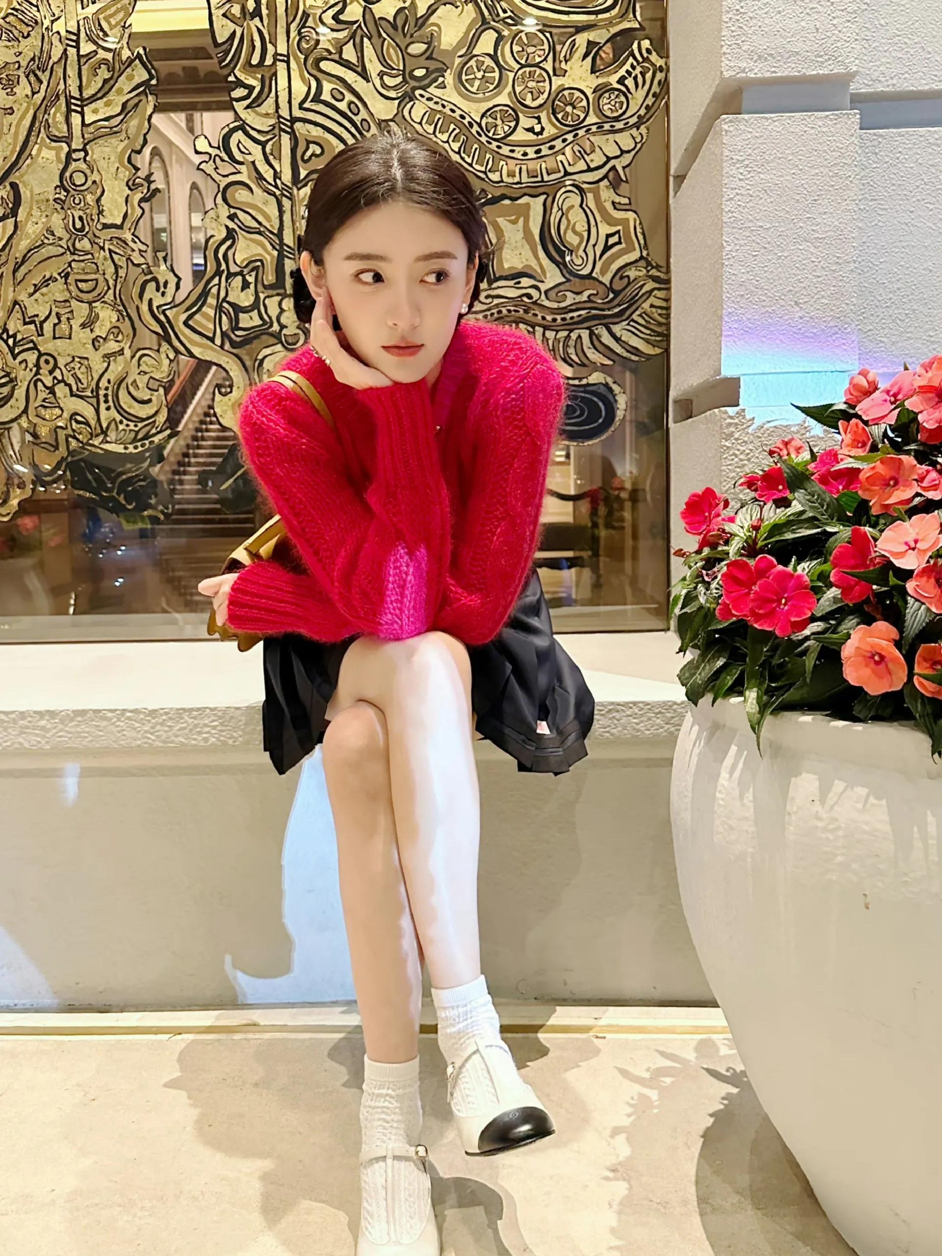 Liang Jie's legs are really white and thin, and she looks good and ...