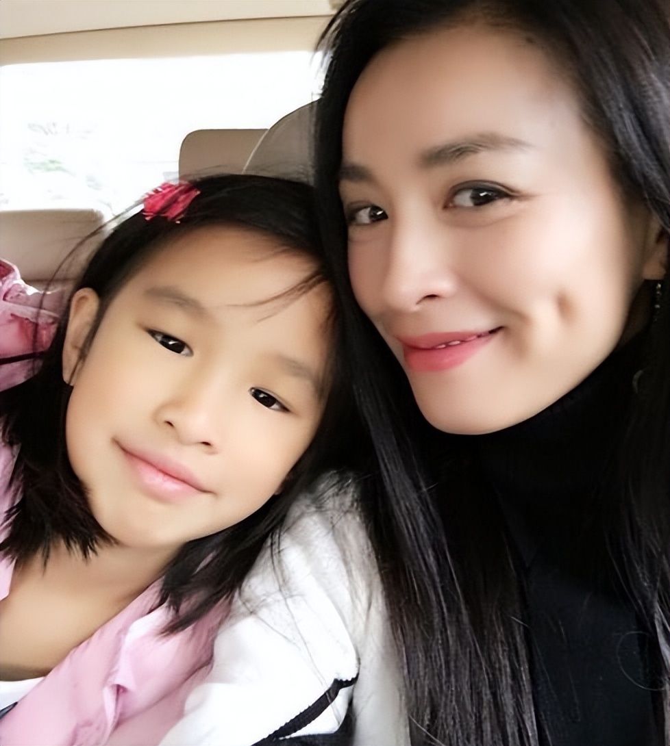 Zhang Ting's daughter "female college eighteen changes", settled in ...