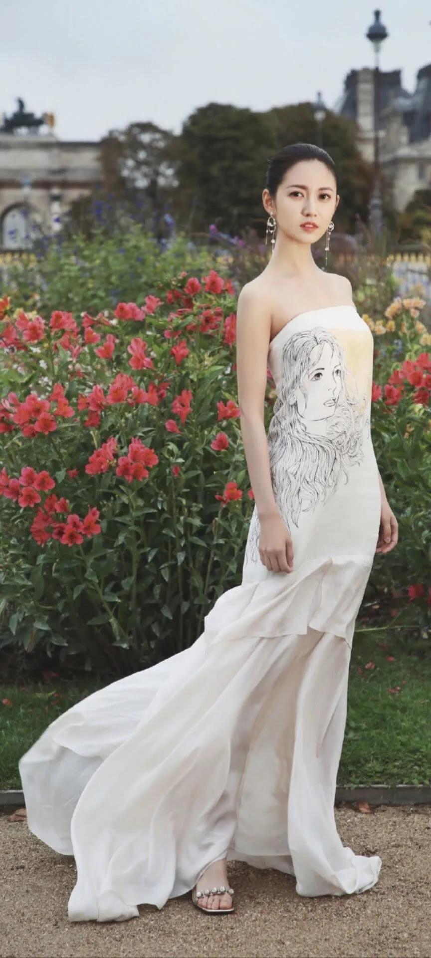 Chen Yuqi, she is beautiful in a skirt - iMedia