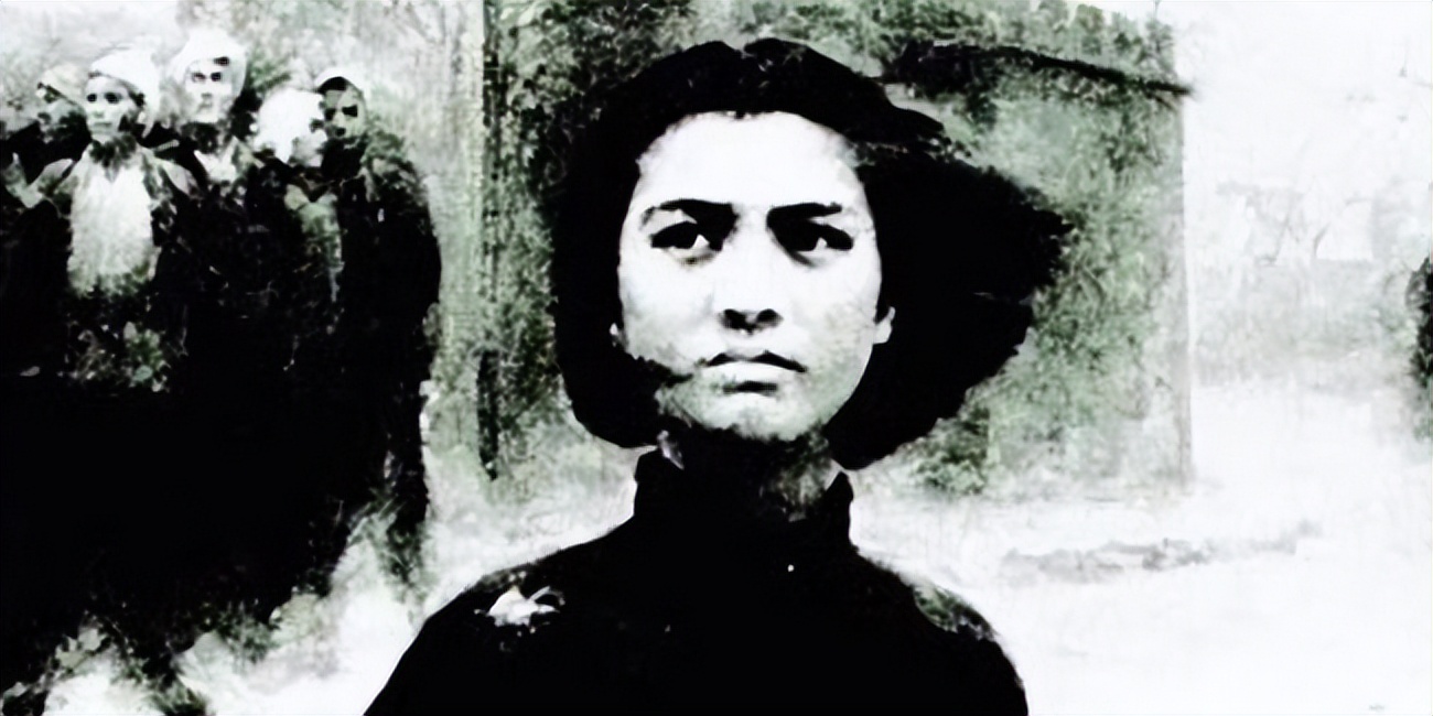 Liu Hulan died at the age of 15, and her 12-year-old sister Ailan ...