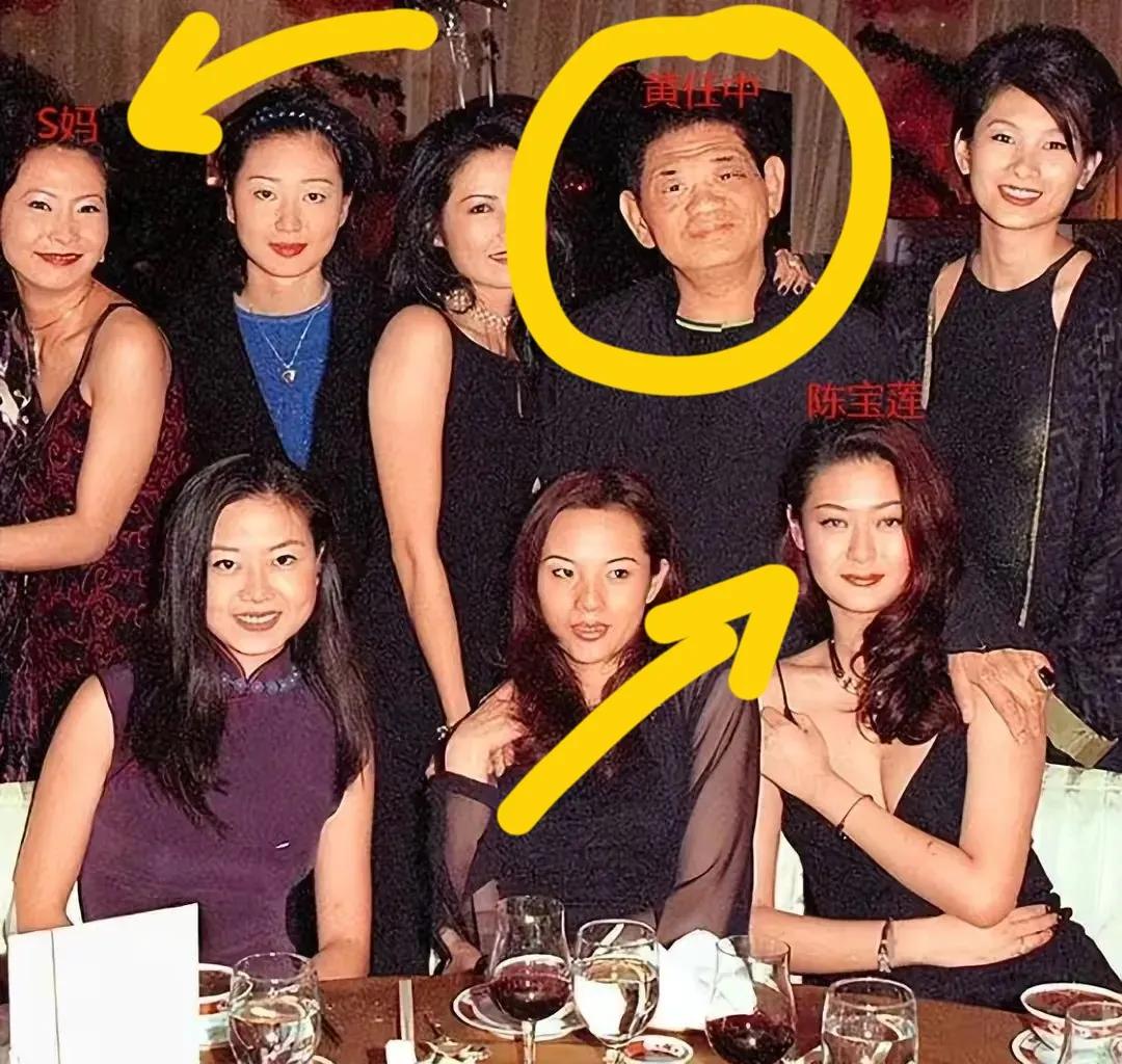 The man behind S's mother is the ugly version of "Jia Baoyu" Huang ...