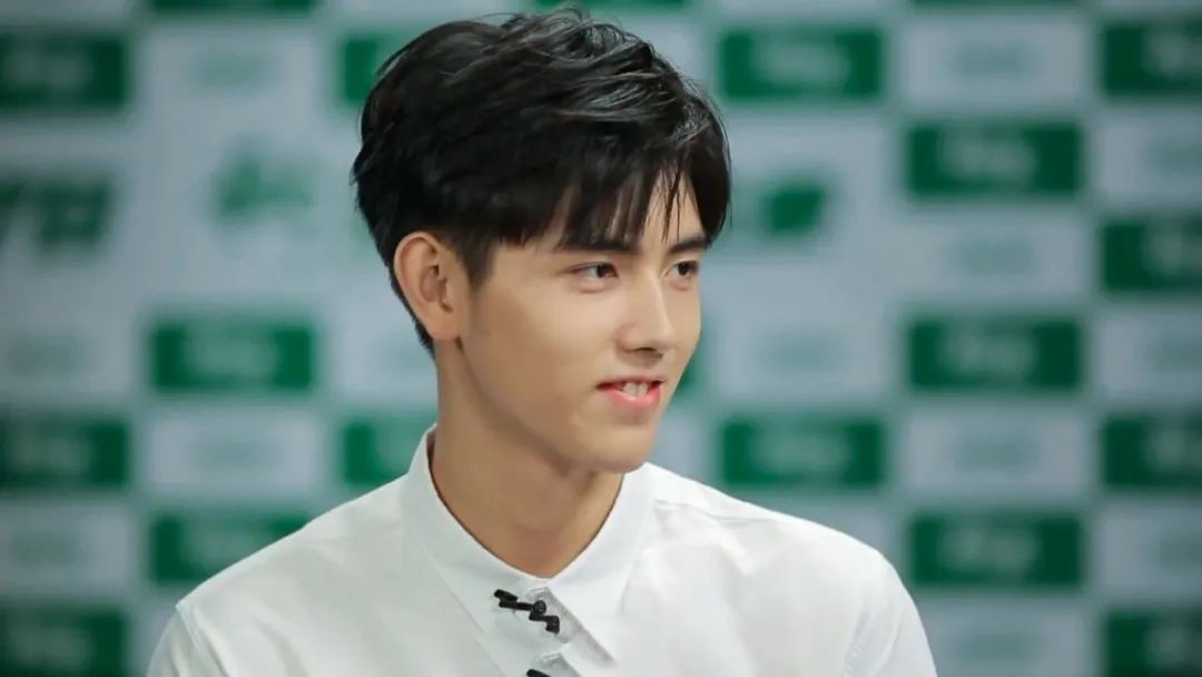 With long faces, many folds, and protruding mouths, these 8 male stars ...