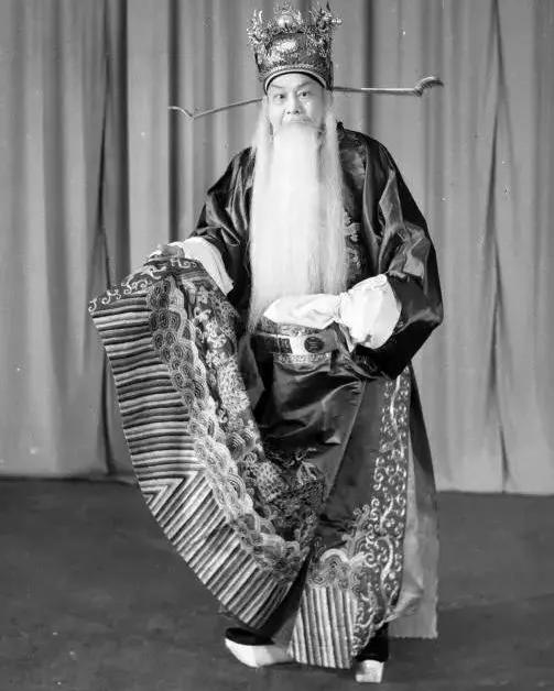 Mei Lanfang, Yang Baosen, and Cheng Yanqiu passed away early, and they ...