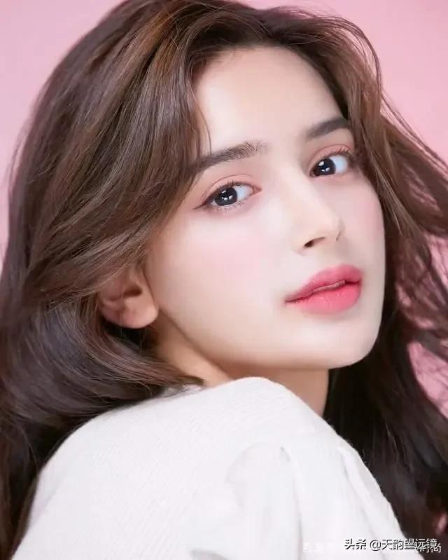 Afghan beauty, Vida Mohammed, - iNEWS