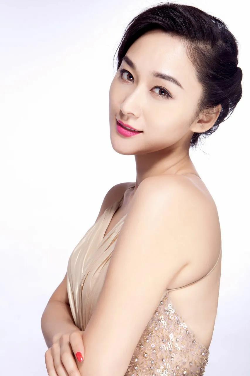 Bai Yu, actress, model - iNEWS
