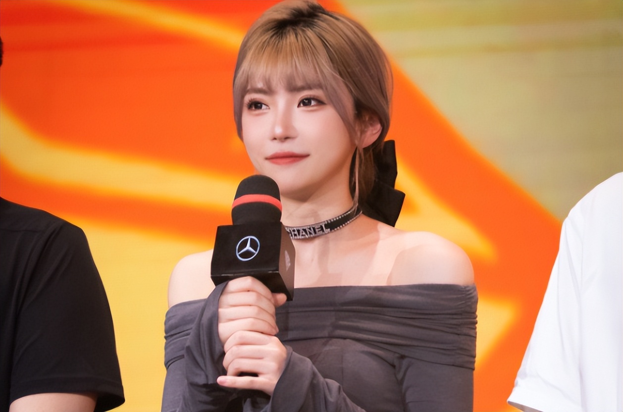 Zhou Shuyi gave up her career for love, broke up with her boss, and had ...