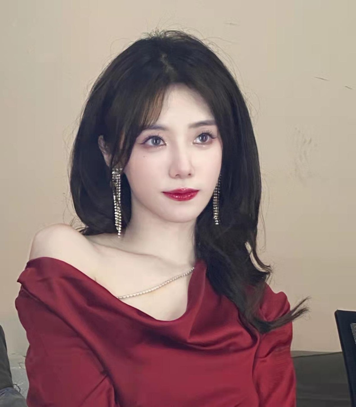 Jing Chuan Li Yu gave up her career for love and was sweet with her ...