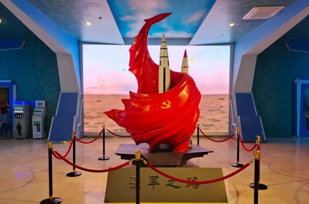 Explore the secrets of thirty-six types of strange weapons and ...